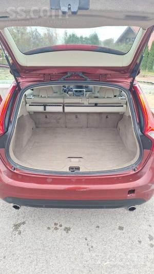 Red Volvo V60 2011 in Ogre, with an engine capacity of 2.40 L and mileage of 254 thousand km for 6150 €, photo 8 on AUTOMOTO.COM.LV