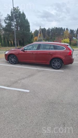 Red Volvo V60 2011 in Ogre, with an engine capacity of 2.40 L and mileage of 254 thousand km for 6150 €, photo  on AUTOMOTO.COM.LV