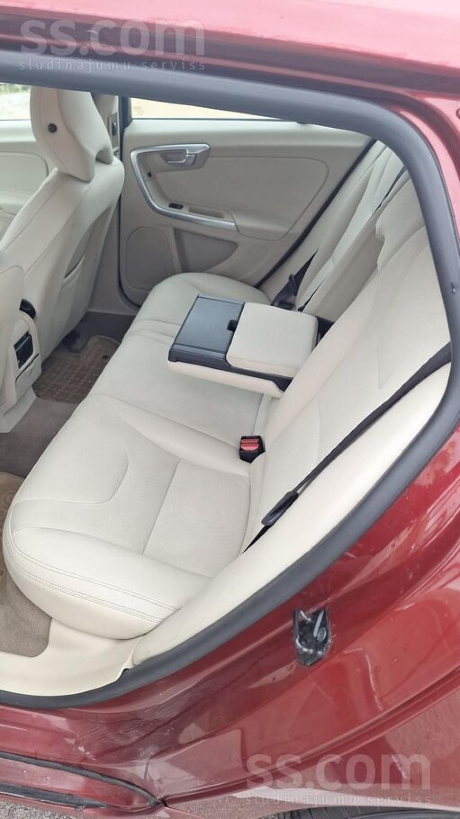 Red Volvo V60 2011 in Ogre, with an engine capacity of 2.40 L and mileage of 254 thousand km for 6150 €, photo 11 on AUTOMOTO.COM.LV