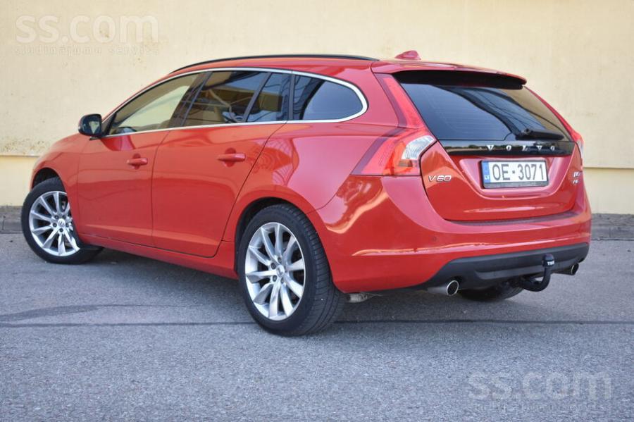 Red Volvo V60 2012 in Talsi, with an engine capacity of 2.40 L and mileage of 334 thousand km for 6900 €, photo 2 on AUTOMOTO.COM.LV
