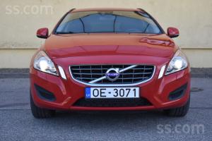 Red Volvo V60 2012 in Talsi, with an engine capacity of 2.40 L and mileage of 334 thousand km for 6900 €, photo 3 on AUTOMOTO.COM.LV