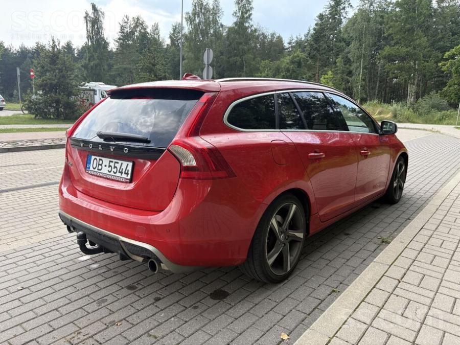 Red Volvo V60 2012 in Liepaja, with an engine capacity of 2.40 L and mileage of 473 thousand km for 6200 €, photo 2 on AUTOMOTO.COM.LV