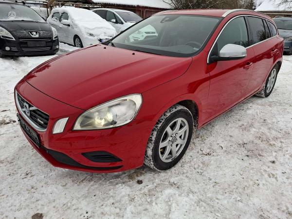 Sarkans Volvo V60 2012 Pasvalys, ar dzinēja tilpumu 1.98 L un nobraukumu 250 tūkst. km par 4850 €, foto 2 vietnē AUTOMOTO.COM.LV