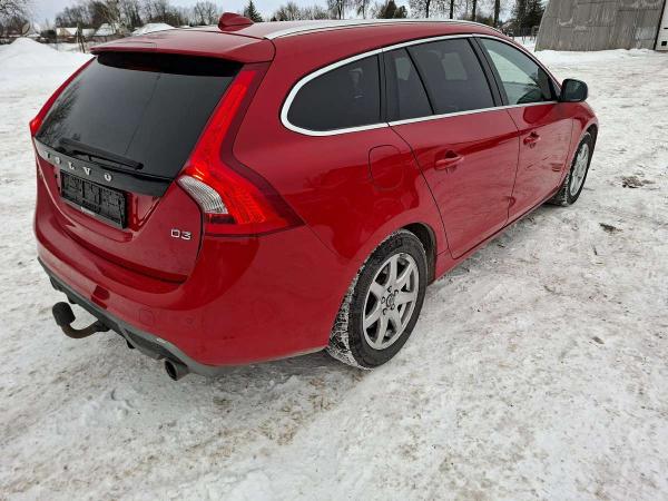 Sarkans Volvo V60 2012 Pasvalys, ar dzinēja tilpumu 1.98 L un nobraukumu 250 tūkst. km par 4850 €, foto 6 vietnē AUTOMOTO.COM.LV