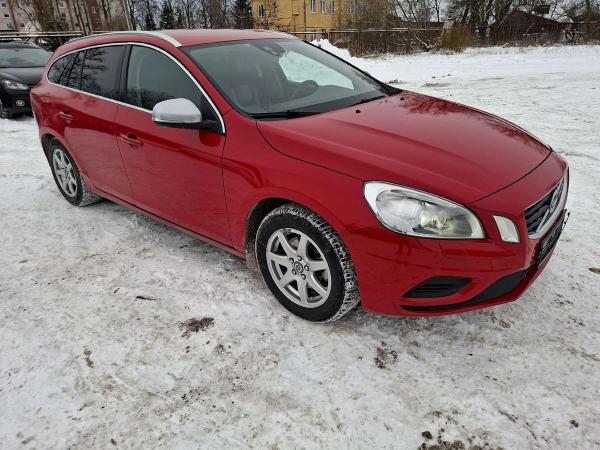 Sarkans Volvo V60 2012 Pasvalys, ar dzinēja tilpumu 1.98 L un nobraukumu 250 tūkst. km par 4850 €, foto 8 vietnē AUTOMOTO.COM.LV