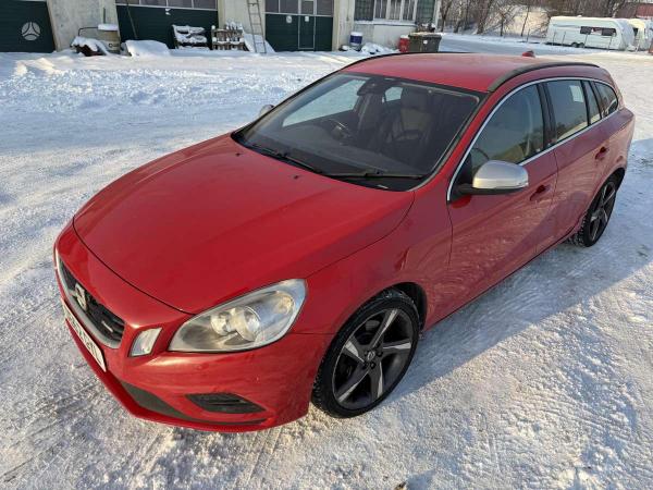 Red Volvo V60 2012 in Silute, with an engine capacity of 1.98 L and mileage of 218 thousand km for 2750 €, photo 7 on AUTOMOTO.COM.LV