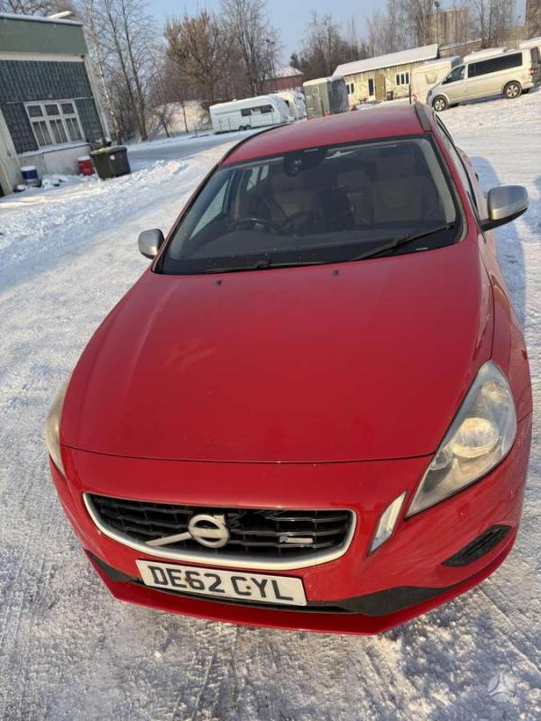 Red Volvo V60 2012 in Silute, with an engine capacity of 1.98 L and mileage of 218 thousand km for 2750 €, photo 8 on AUTOMOTO.COM.LV