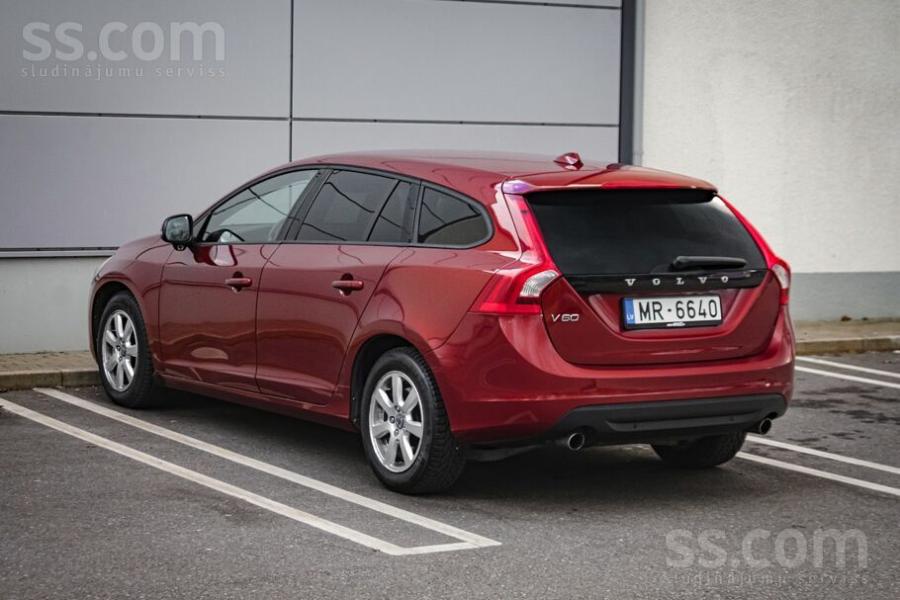 Red Volvo V60 2012 in Riga, with an engine capacity of 2.40 L and mileage of 322 thousand km for 5790 €, photo 7 on AUTOMOTO.COM.LV