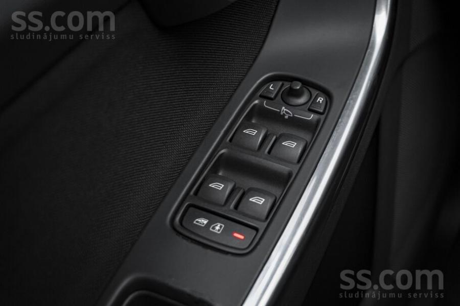 Red Volvo V60 2012 in Riga, with an engine capacity of 2.40 L and mileage of 322 thousand km for 5790 €, photo 16 on AUTOMOTO.COM.LV