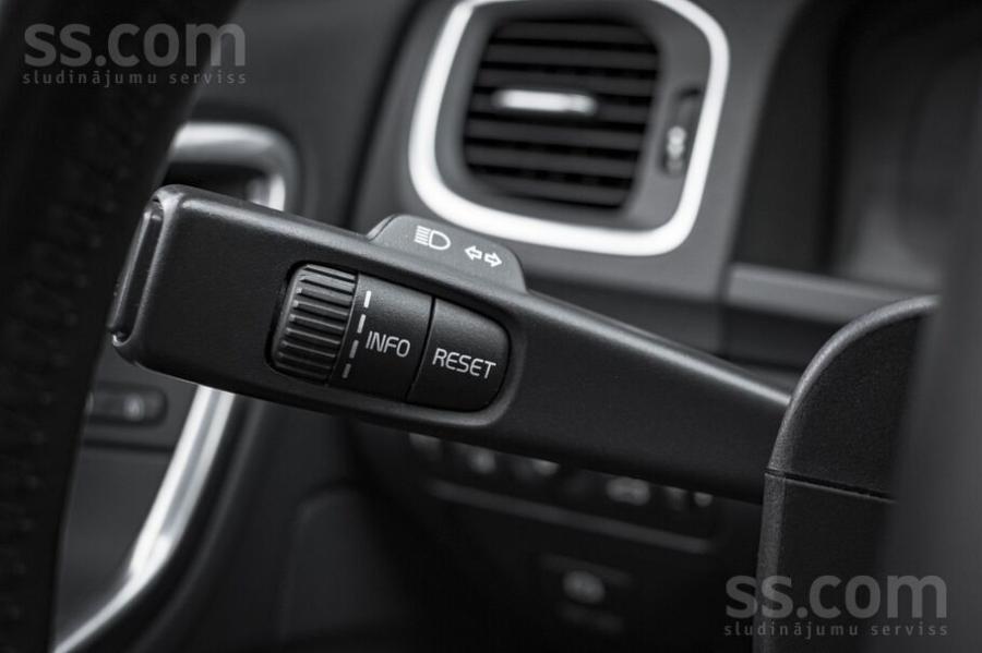Red Volvo V60 2012 in Riga, with an engine capacity of 2.40 L and mileage of 322 thousand km for 5790 €, photo 20 on AUTOMOTO.COM.LV
