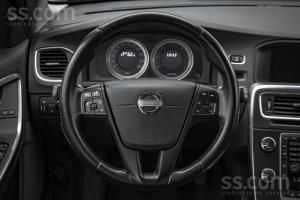Red Volvo V60 2012 in Riga, with an engine capacity of 2.40 L and mileage of 322 thousand km for 5790 €, photo 22 on AUTOMOTO.COM.LV