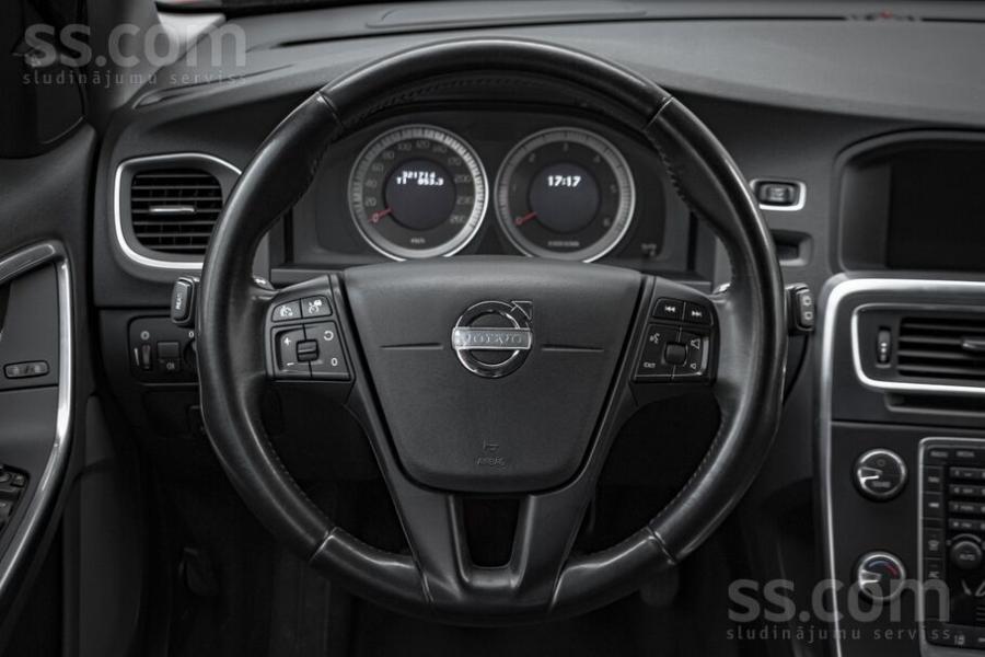 Red Volvo V60 2012 in Riga, with an engine capacity of 2.40 L and mileage of 322 thousand km for 5790 €, photo 22 on AUTOMOTO.COM.LV