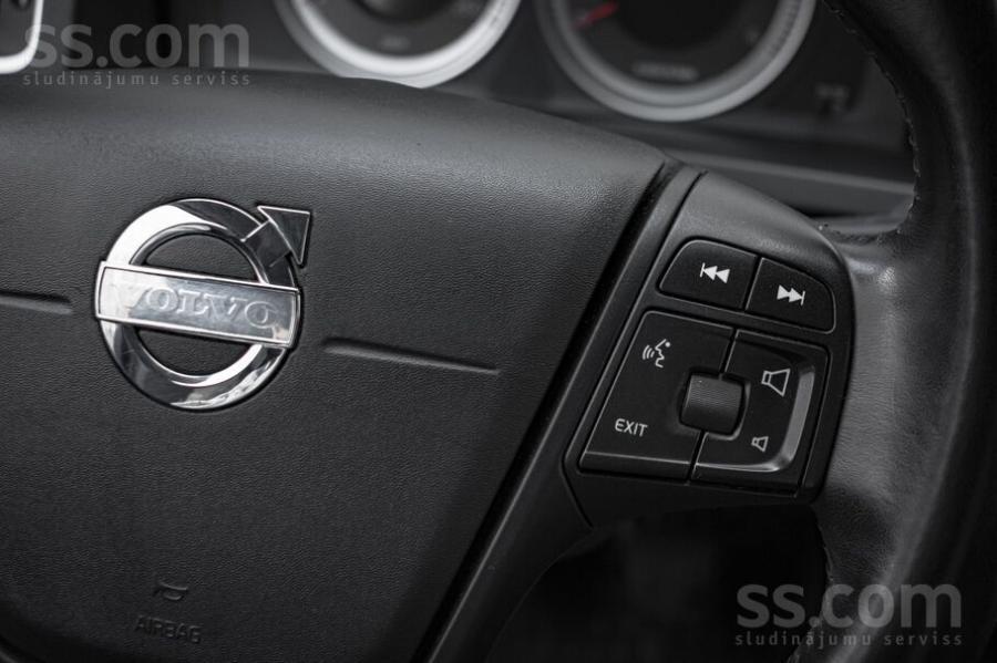 Red Volvo V60 2012 in Riga, with an engine capacity of 2.40 L and mileage of 322 thousand km for 5790 €, photo 23 on AUTOMOTO.COM.LV