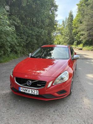 Red Volvo V60 2012 in Vilnius, with an engine capacity of 1.98 L and mileage of 385 thousand km for 6200 €, photo  on AUTOMOTO.COM.LV