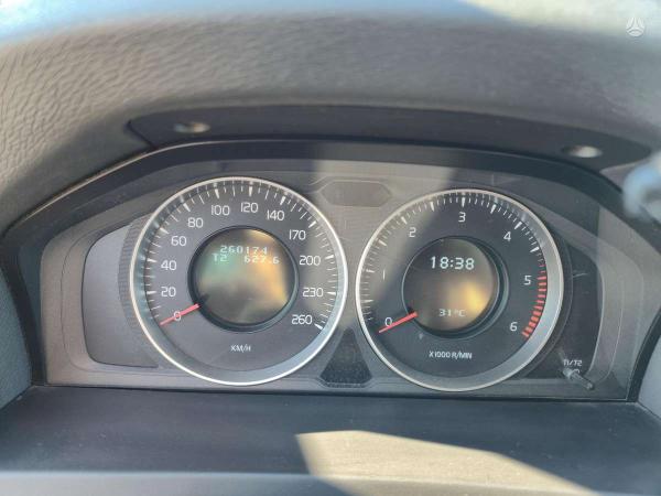 Sarkans Volvo V60 2012 Kauņa, ar dzinēja tilpumu 1.98 L un nobraukumu 260 tūkst. km par 5000 €, foto 7 vietnē AUTOMOTO.COM.LV