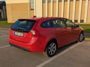 Red Volvo V60 2012 in Kaunas, with an engine capacity of 1.98 L and mileage of 260 thousand km for 5000 €, photo 4 on AUTOMOTO.COM.LV
