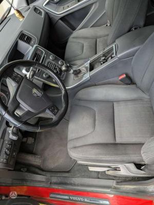 Red Volvo V60 2012 in Kaunas, with an engine capacity of 1.98 L and mileage of 260 thousand km for 5000 €, photo 10 on AUTOMOTO.COM.LV
