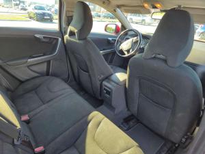 Red Volvo V60 2012 in Kaunas, with an engine capacity of 1.98 L and mileage of 260 thousand km for 5000 €, photo 12 on AUTOMOTO.COM.LV
