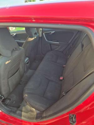 Red Volvo V60 2012 in Kaunas, with an engine capacity of 1.98 L and mileage of 260 thousand km for 5000 €, photo 13 on AUTOMOTO.COM.LV