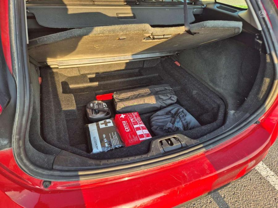Red Volvo V60 2012 in Kaunas, with an engine capacity of 1.98 L and mileage of 260 thousand km for 5000 €, photo 15 on AUTOMOTO.COM.LV
