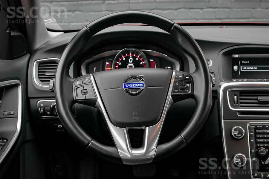 Sarkans Volvo V60 2013 Tukums, ar dzinēja tilpumu 1.60 L un nobraukumu 170 tūkst. km par 11790 €, foto 22 vietnē AUTOMOTO.COM.LV