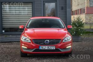 Sarkans Volvo V60 2013 Liepāja, ar dzinēja tilpumu 1.60 L un nobraukumu 290 tūkst. km par 6950 €, foto 2 vietnē AUTOMOTO.COM.LV