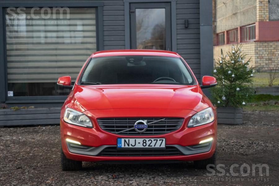 Sarkans Volvo V60 2013 Liepāja, ar dzinēja tilpumu 1.60 L un nobraukumu 290 tūkst. km par 6950 €, foto 2 vietnē AUTOMOTO.COM.LV