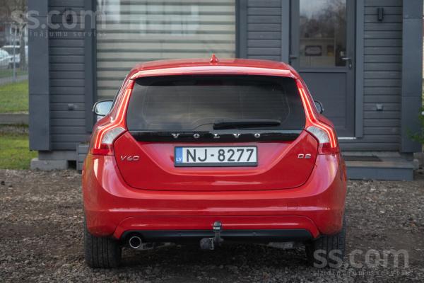 Sarkans Volvo V60 2013 Liepāja, ar dzinēja tilpumu 1.60 L un nobraukumu 290 tūkst. km par 6950 €, foto 5 vietnē AUTOMOTO.COM.LV