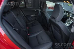 Sarkans Volvo V60 2013 Liepāja, ar dzinēja tilpumu 1.60 L un nobraukumu 290 tūkst. km par 6950 €, foto 15 vietnē AUTOMOTO.COM.LV