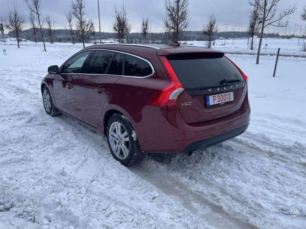 Sarkans Volvo V60 2013 Viļņa, ar dzinēja tilpumu 1.98 L un nobraukumu 236 tūkst. km par 6900 €, foto 4 vietnē AUTOMOTO.COM.LV