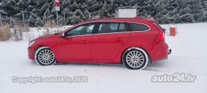 Sarkans Volvo V60 2013 Tartu, ar dzinēja tilpumu 2.40 L un nobraukumu 283 tūkst. km par 9500 €, foto  vietnē AUTOMOTO.COM.LV