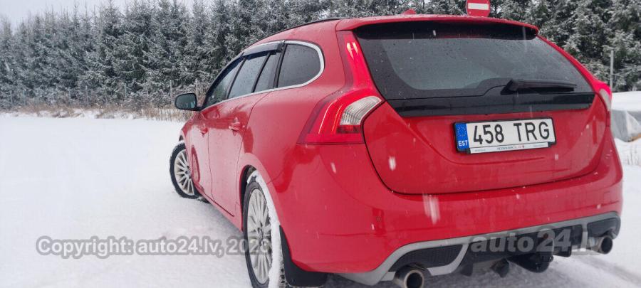 Sarkans Volvo V60 2013 Tartu, ar dzinēja tilpumu 2.40 L un nobraukumu 283 tūkst. km par 9500 €, foto 5 vietnē AUTOMOTO.COM.LV