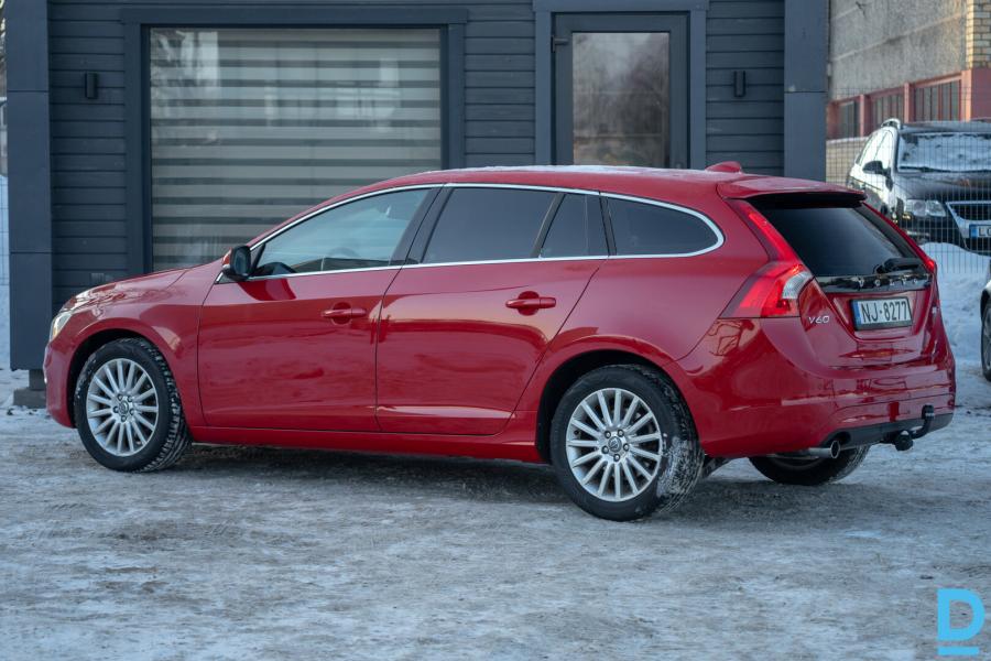 Red Volvo V60 2013 in Liepaja, with an engine capacity of 1.60 L and mileage of 290 thousand km for 6950 €, photo 2 on AUTOMOTO.COM.LV