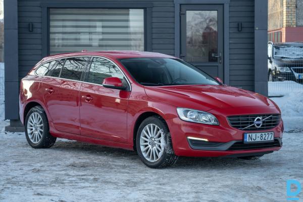 Sarkans Volvo V60 2013 Liepāja, ar dzinēja tilpumu 1.60 L un nobraukumu 290 tūkst. km par 6950 €, foto 4 vietnē AUTOMOTO.COM.LV