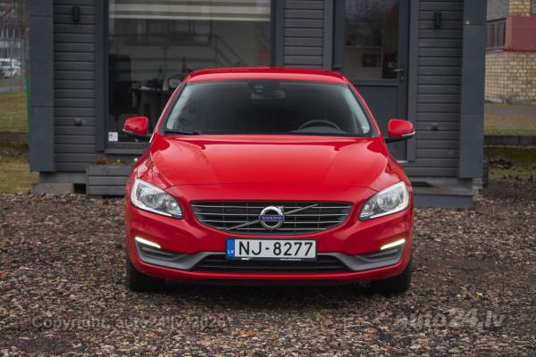 Red Volvo V60 2013 in Riga, with an engine capacity of 1.60 L and mileage of 290 thousand km for 6950 €, photo 2 on AUTOMOTO.COM.LV