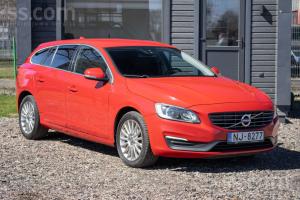 Sarkans Volvo V60 2013 Liepāja, ar dzinēja tilpumu 1.60 L un nobraukumu 290 tūkst. km par 6950 €, foto  vietnē AUTOMOTO.COM.LV
