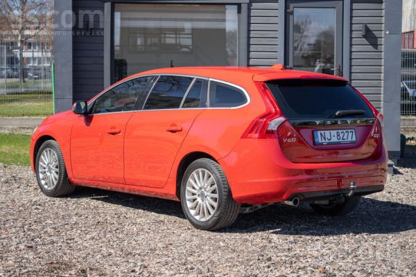 Red Volvo V60 2013 in Liepaja, with an engine capacity of 1.60 L and mileage of 290 thousand km for 6950 €, photo 4 on AUTOMOTO.COM.LV