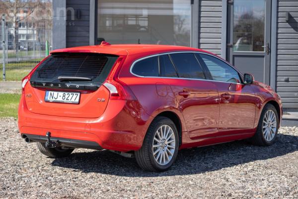 Red Volvo V60 2013 in Liepaja, with an engine capacity of 1.60 L and mileage of 290 thousand km for 6950 €, photo 6 on AUTOMOTO.COM.LV