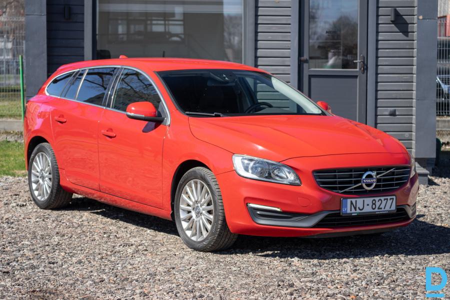 Red Volvo V60 2013 in Liepaja, with an engine capacity of 1.60 L and mileage of 290 thousand km for 6950 €, photo 1 on AUTOMOTO.COM.LV