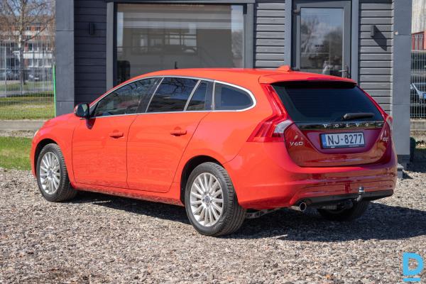 Red Volvo V60 2013 in Liepaja, with an engine capacity of 1.60 L and mileage of 290 thousand km for 6950 €, photo 3 on AUTOMOTO.COM.LV