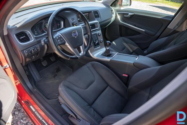 Red Volvo V60 2013 in Liepaja, with an engine capacity of 1.60 L and mileage of 290 thousand km for 6950 €, photo 5 on AUTOMOTO.COM.LV