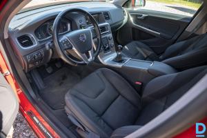 Red Volvo V60 2013 in Liepaja, with an engine capacity of 1.60 L and mileage of 290 thousand km for 6950 €, photo 6 on AUTOMOTO.COM.LV