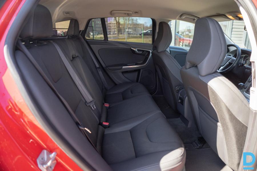 Red Volvo V60 2013 in Liepaja, with an engine capacity of 1.60 L and mileage of 290 thousand km for 6950 €, photo 7 on AUTOMOTO.COM.LV