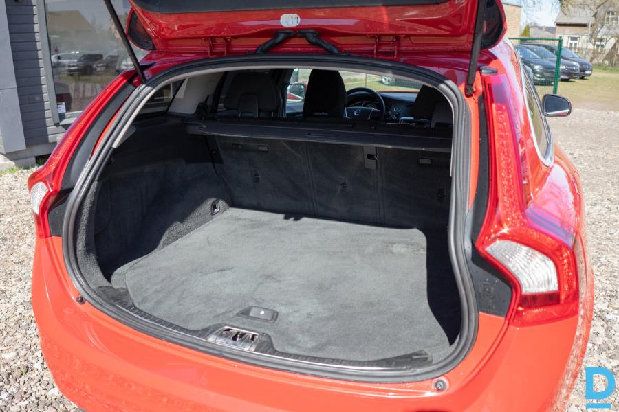 Red Volvo V60 2013 in Liepaja, with an engine capacity of 1.60 L and mileage of 290 thousand km for 6950 €, photo 8 on AUTOMOTO.COM.LV