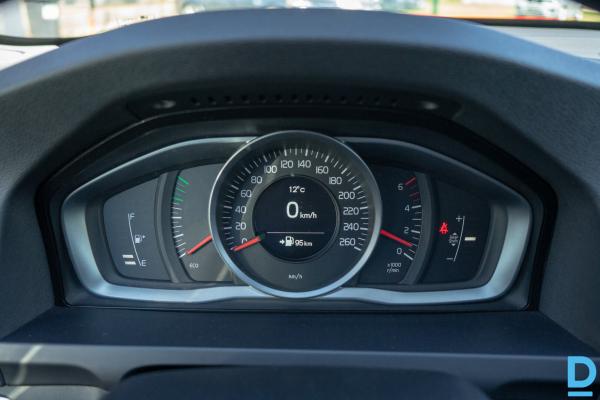 Red Volvo V60 2013 in Liepaja, with an engine capacity of 1.60 L and mileage of 290 thousand km for 6950 €, photo 8 on AUTOMOTO.COM.LV