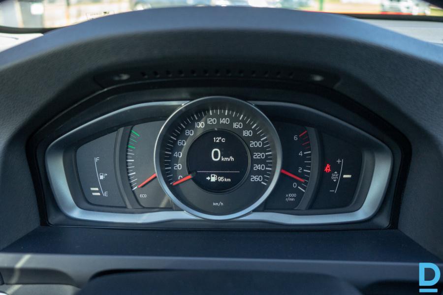 Red Volvo V60 2013 in Liepaja, with an engine capacity of 1.60 L and mileage of 290 thousand km for 6950 €, photo 9 on AUTOMOTO.COM.LV