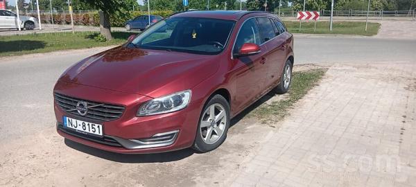 Sarkans Volvo V60 2013 Jelgava, ar dzinēja tilpumu 2.00 L un nobraukumu 0 tūkst. km par 7000 €, foto 1 vietnē AUTOMOTO.COM.LV