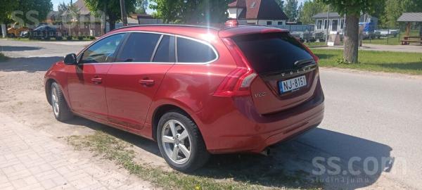 Sarkans Volvo V60 2013 Jelgava, ar dzinēja tilpumu 2.00 L un nobraukumu 0 tūkst. km par 7000 €, foto 3 vietnē AUTOMOTO.COM.LV