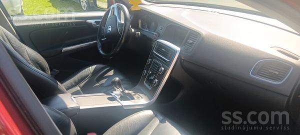 Sarkans Volvo V60 2013 Jelgava, ar dzinēja tilpumu 2.00 L un nobraukumu 0 tūkst. km par 7000 €, foto 6 vietnē AUTOMOTO.COM.LV