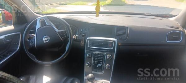 Sarkans Volvo V60 2013 Jelgava, ar dzinēja tilpumu 2.00 L un nobraukumu 0 tūkst. km par 7000 €, foto 8 vietnē AUTOMOTO.COM.LV